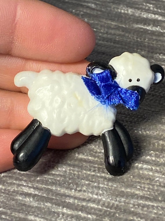 Vintage 1985 Hallmark Lamb Pin: Easter Spring Brooch - Gem