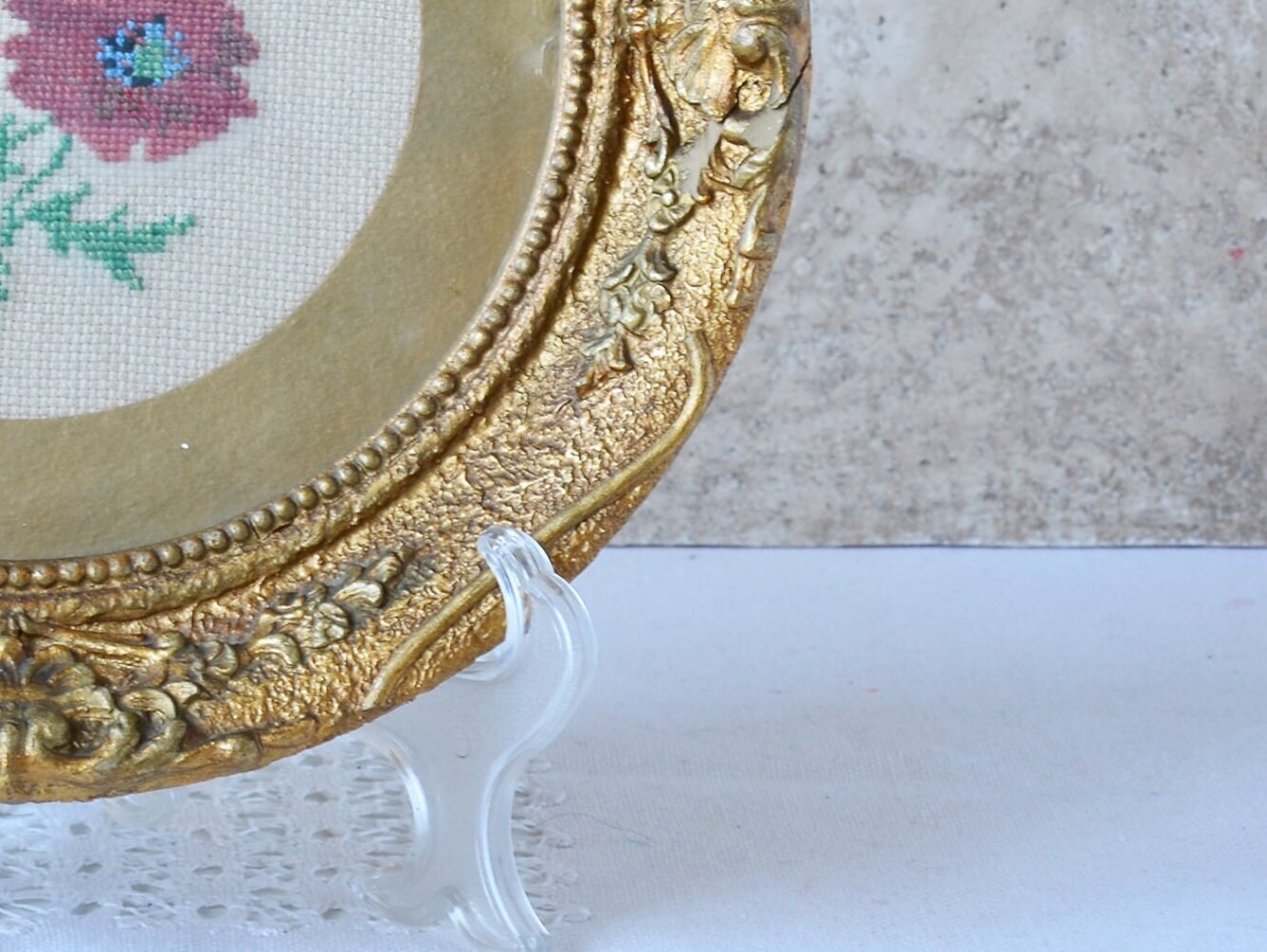 Vintage Round Frame Gold With Hand Embroidered Tapestry ( Poppies ...