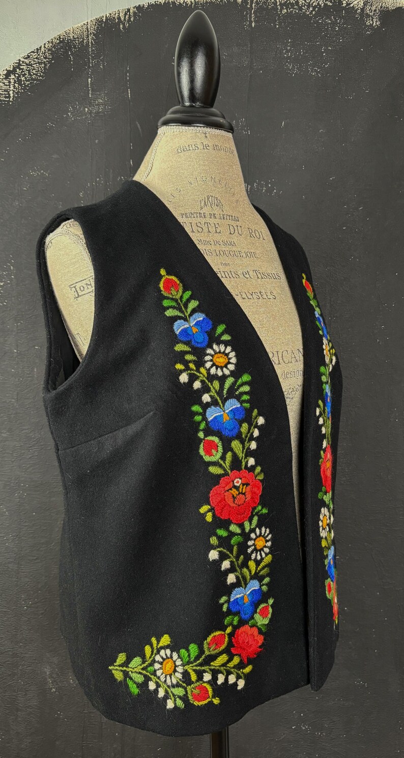 70s Hungarian Lily of the Valley Pansy Matyo Kalosca VEST Black Rose ...