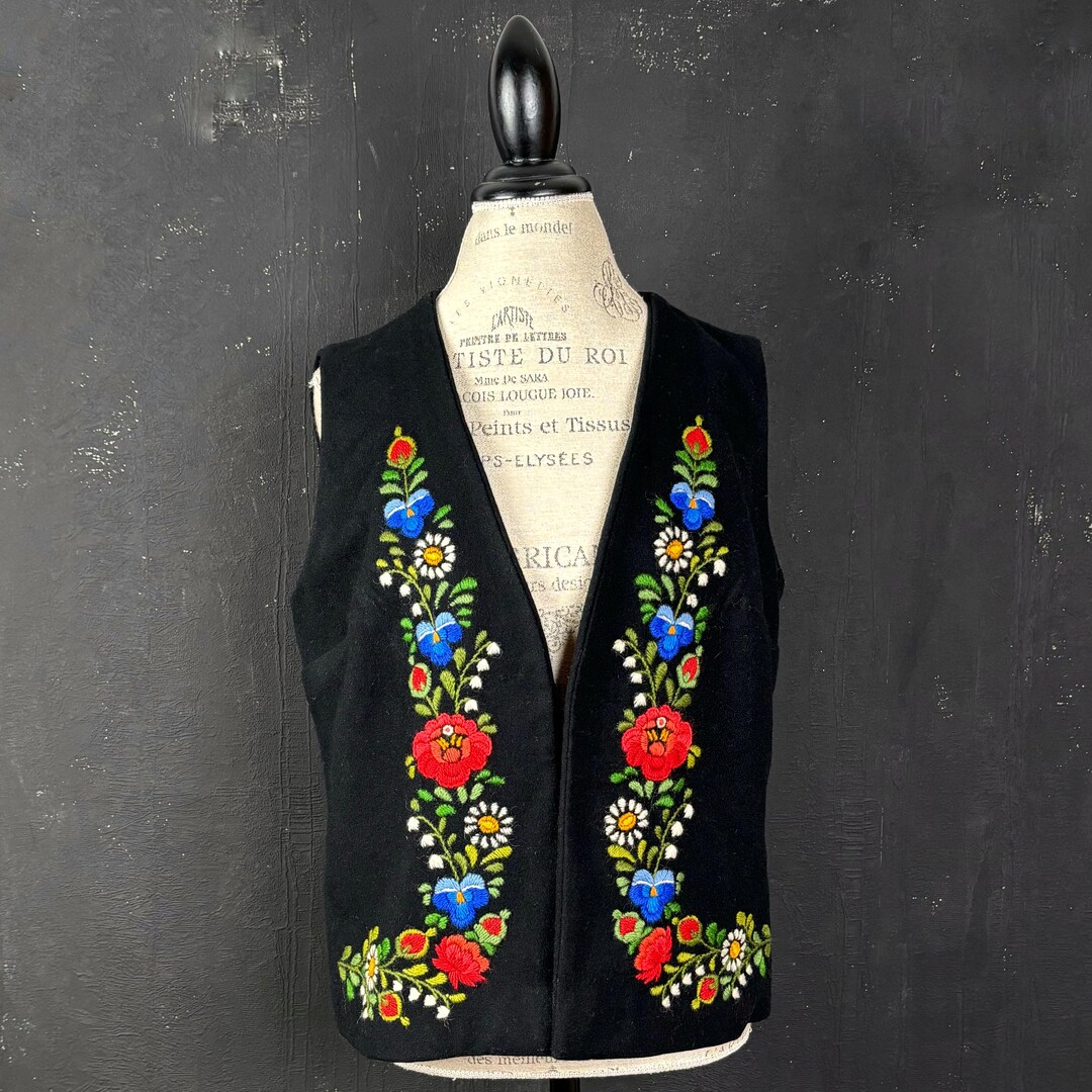 70s Hungarian Lily of the Valley Pansy Matyo Kalosca VEST Black Rose ...
