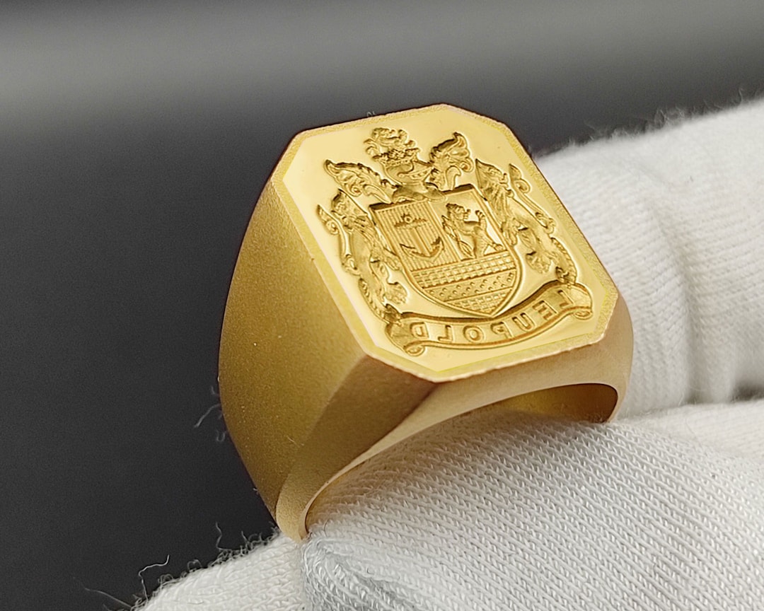 Handcrafted Family Crest Signet Ring: Personalized Coat of Arms - Etsy