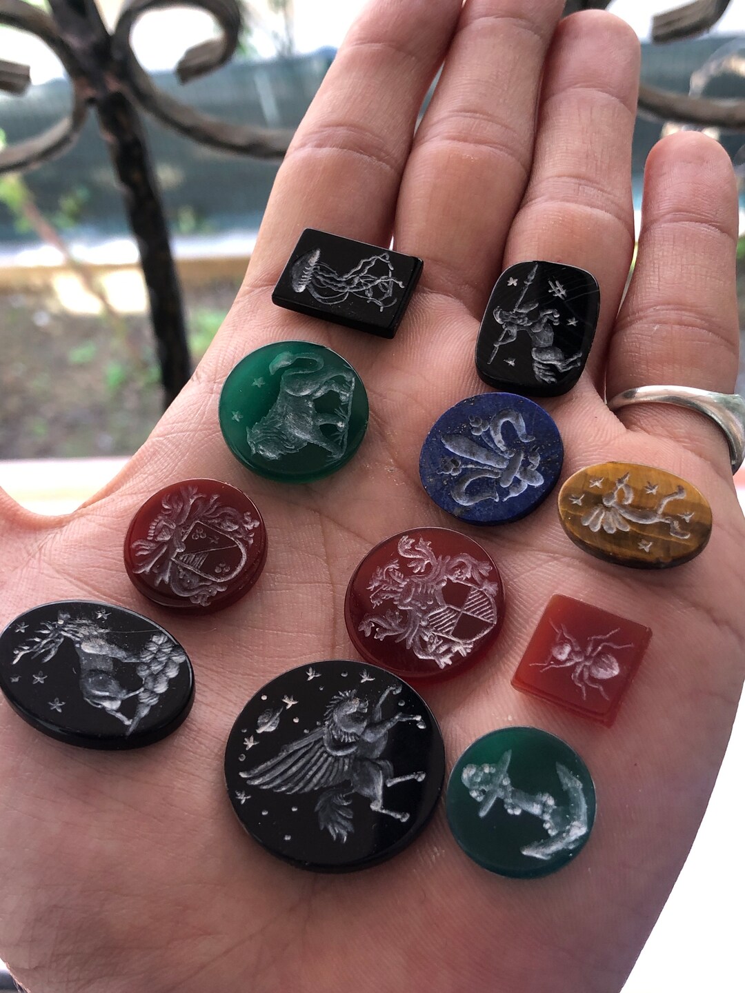 Custom Hand Carved Intaglio Gemstone: Family Crest Engraving - Etsy