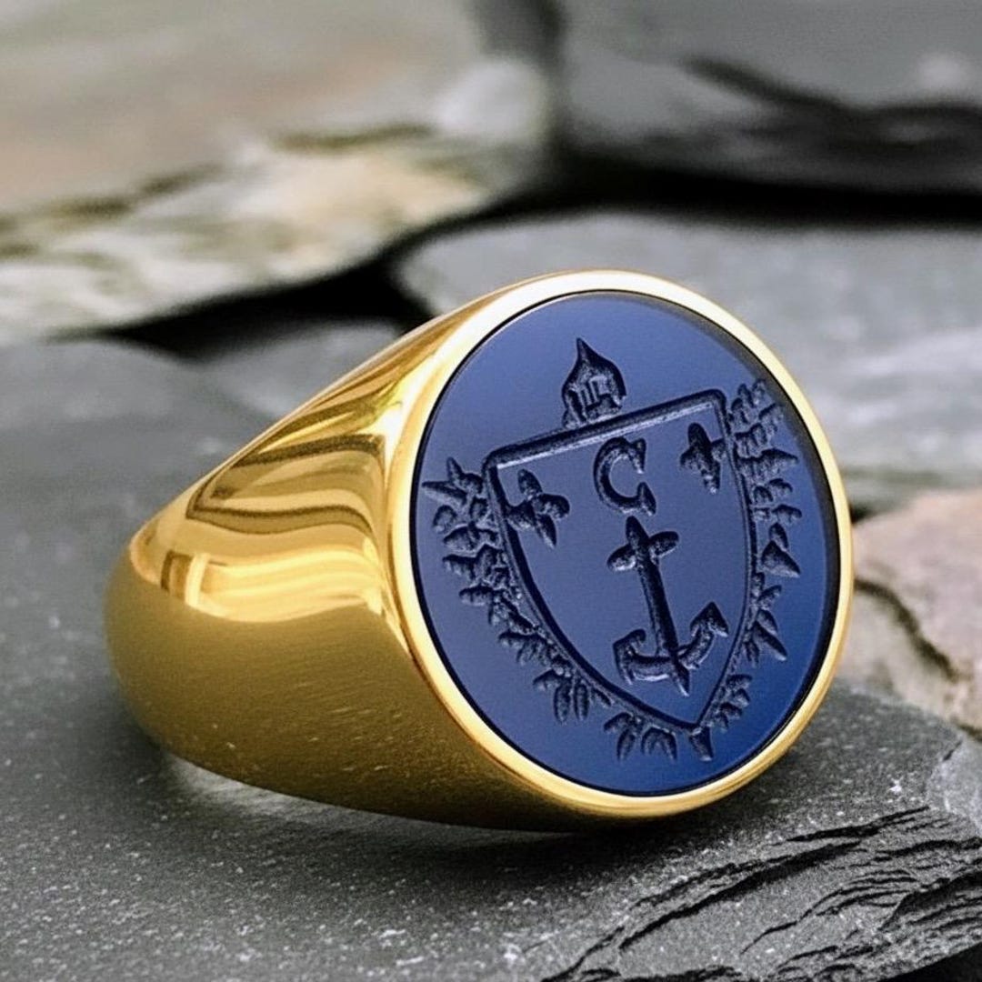 Custom Family Crest Signet Ring: Personalized Onyx Intaglio - Etsy