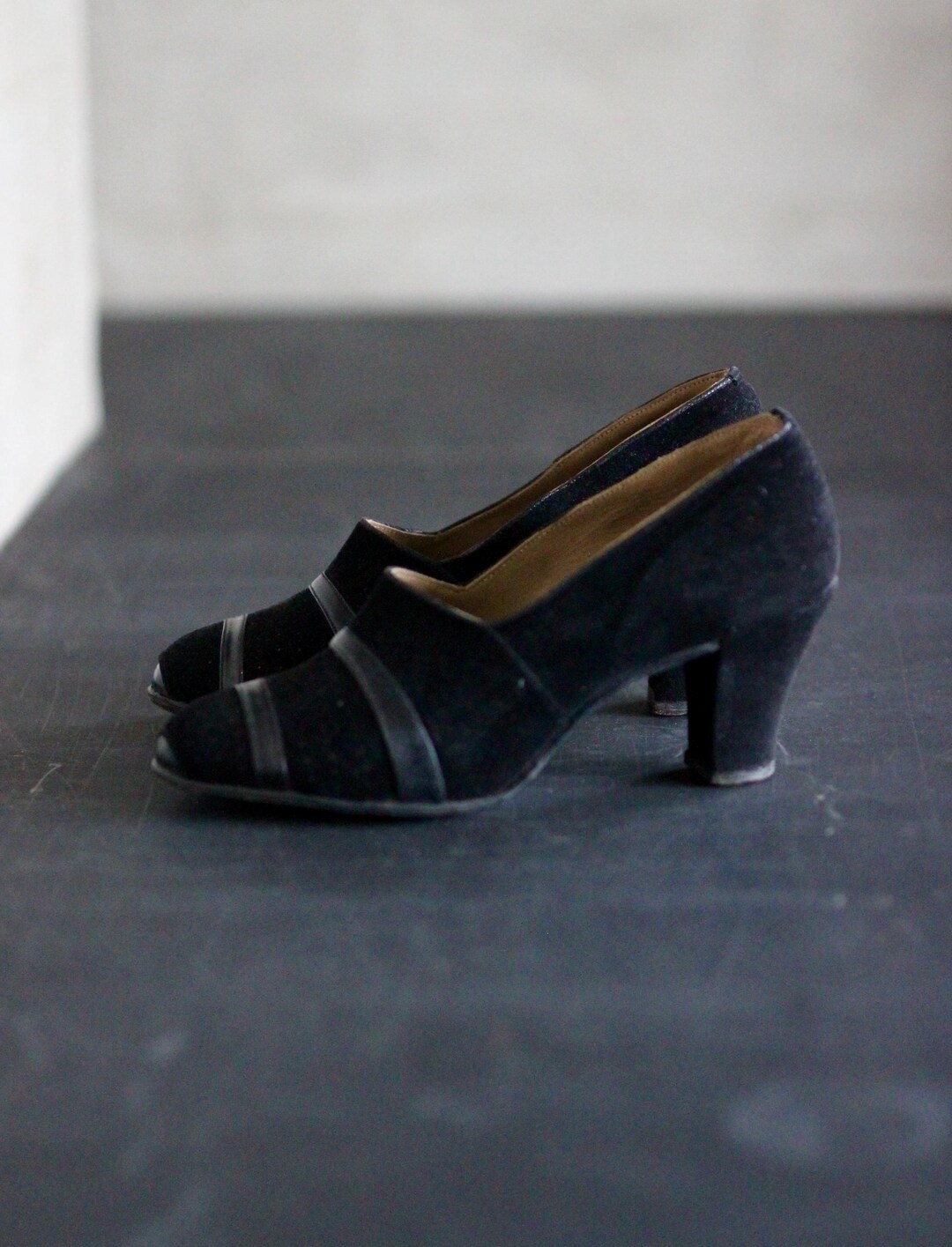 Scarpe/décolleté in pelle scamosciata e pelle nera anni '40 // Taglia ...