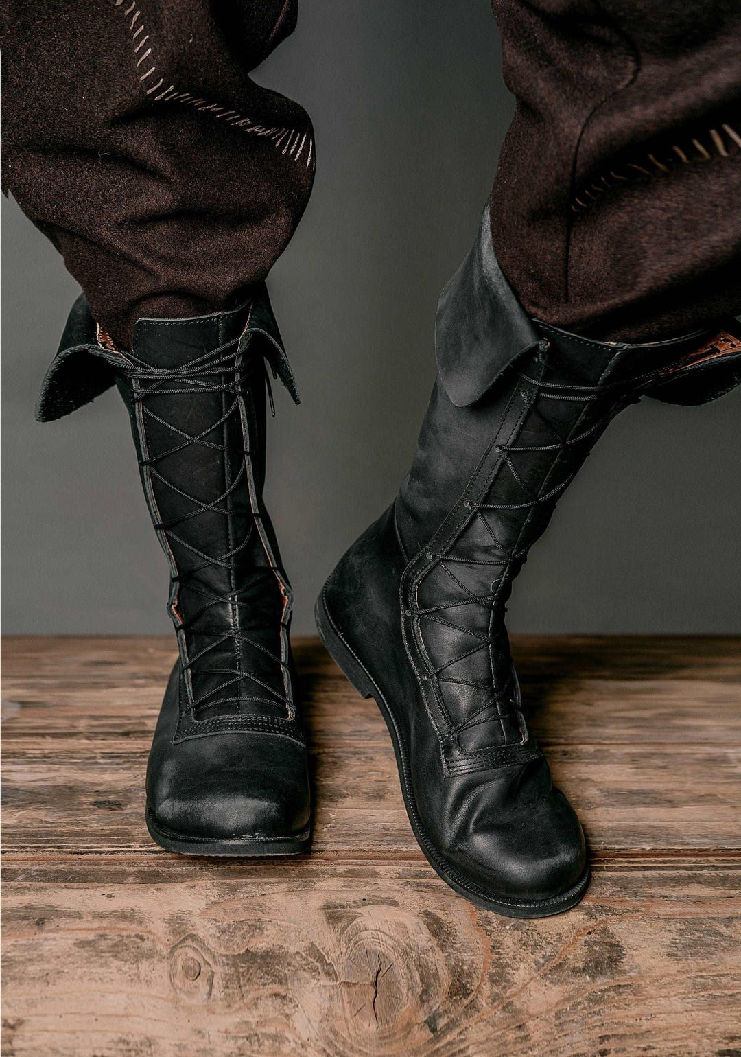 Botas altas de couro Charles Vane (velas pretas); sapatos de couro larp ...