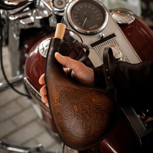 Leather Flask wineskin 1 L Personalized, Groomsman Flask, Engraved ...