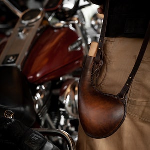 Leather Flask wineskin 0,7 L Personalized , Groomsman Flask, Engraved ...