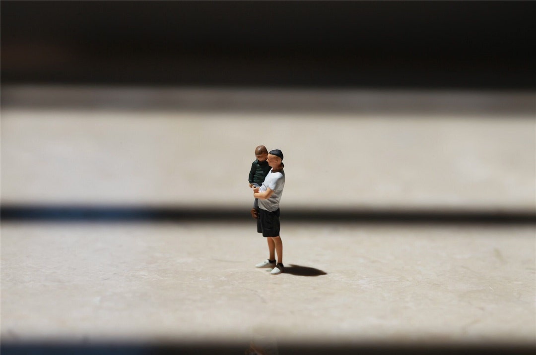 1:87 Father and Daughter Creative Scene Macro Photography Miniature ...