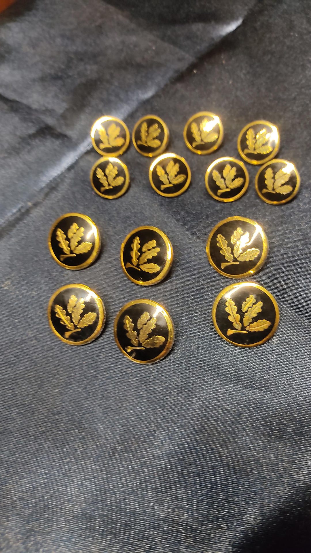 Holland and Sherry Gold Plated Buttons Oak Leaf BUT/210 - Etsy