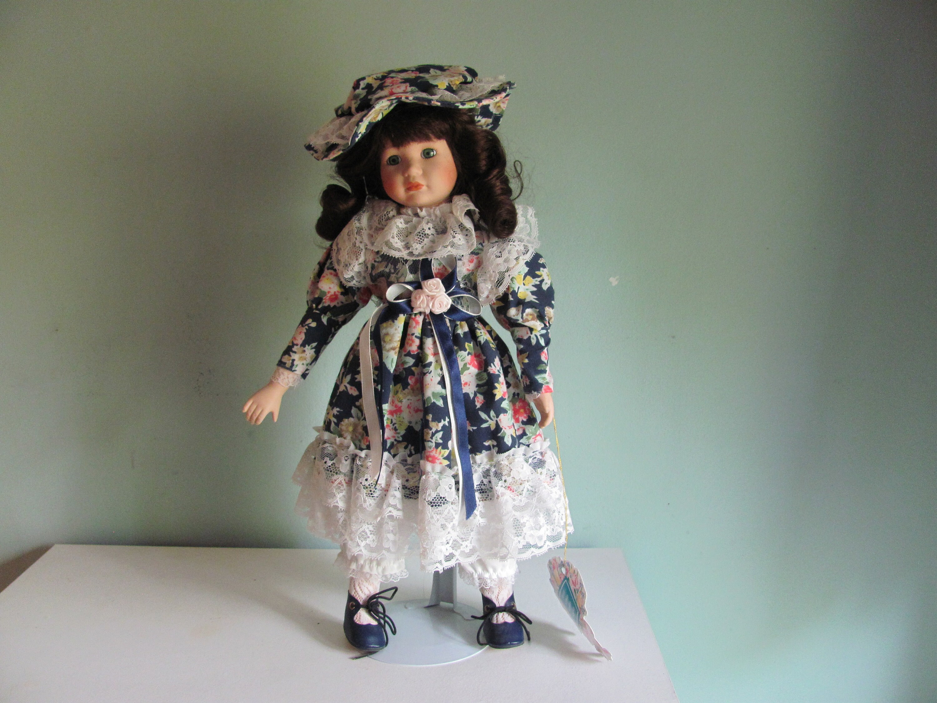 Girls That Look Like Porcelain Dolls