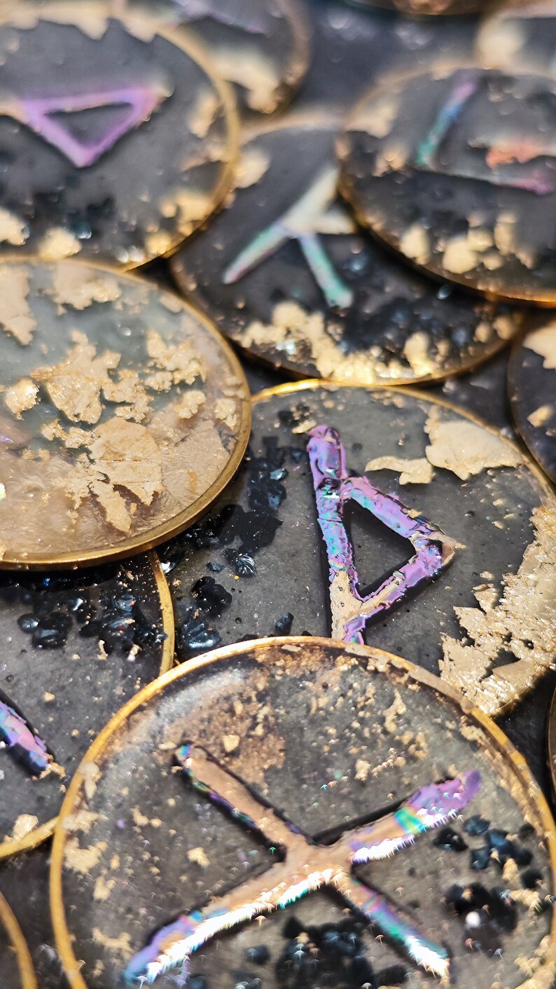 Runes Elder Futhark Art Divinatoire Ésotérique Runes Nordiques Viking ...