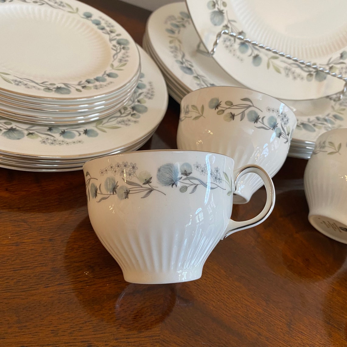 Wedgwood Boleyn Pattern 5 Piece Place Setting Dinner Plate, Bread and ...