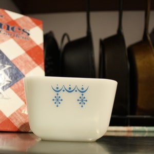 Pyrex Blue Snowflake Garland Fridge Dish (no Lid), 1.5cup - Vintage ...