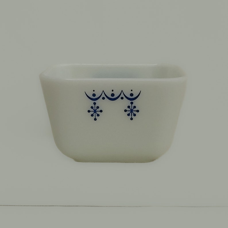 Pyrex Blue Snowflake Garland Fridge Dish no Lid, 1.5cup Vintage ...