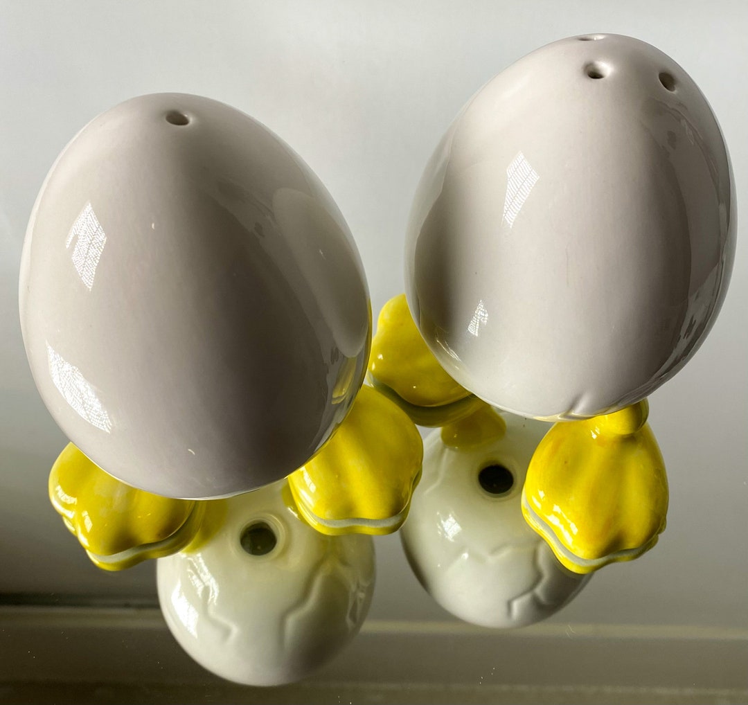 Egg Legs Salt and Pepper Shakers - Vintage - Etsy