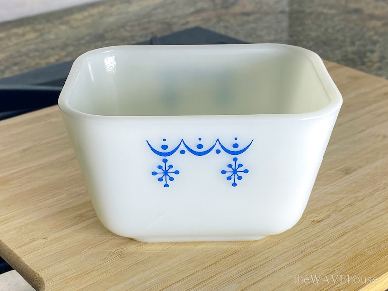 Pyrex Blue Snowflake Garland Fridge Dish (no Lid), 1.5cup - Vintage ...
