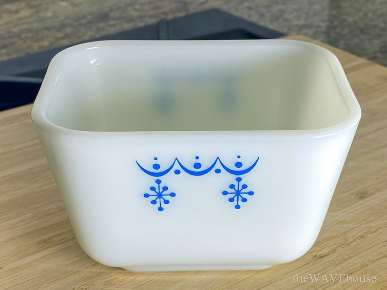 Pyrex Blue Snowflake Garland Fridge Dish no Lid, 1.5cup Vintage ...
