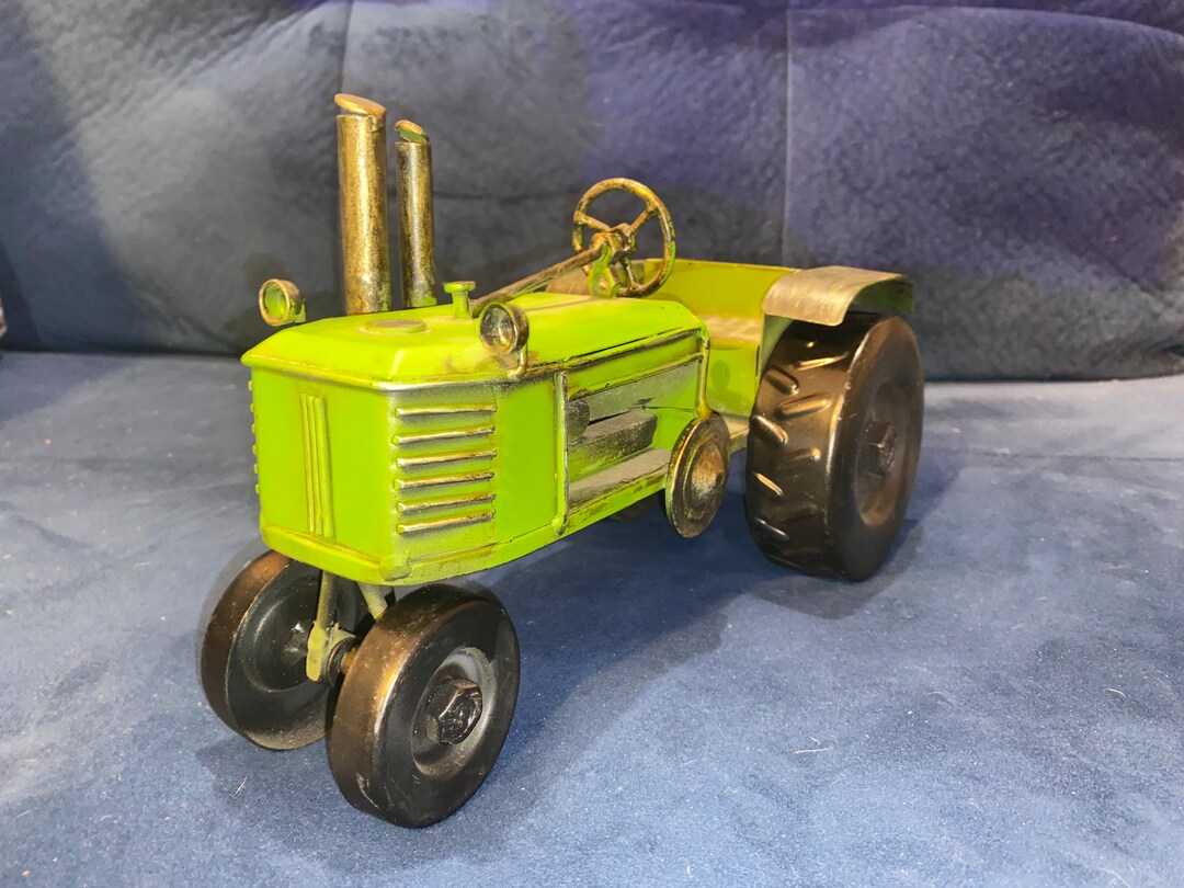 Handmade Old Vintage Green Tractor Model Toy Show Piece Steel Tractor ...