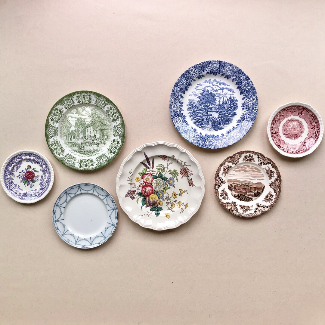 Gallery Wall / Displaying / Cabinet Plate / Plates. Blue and White ...