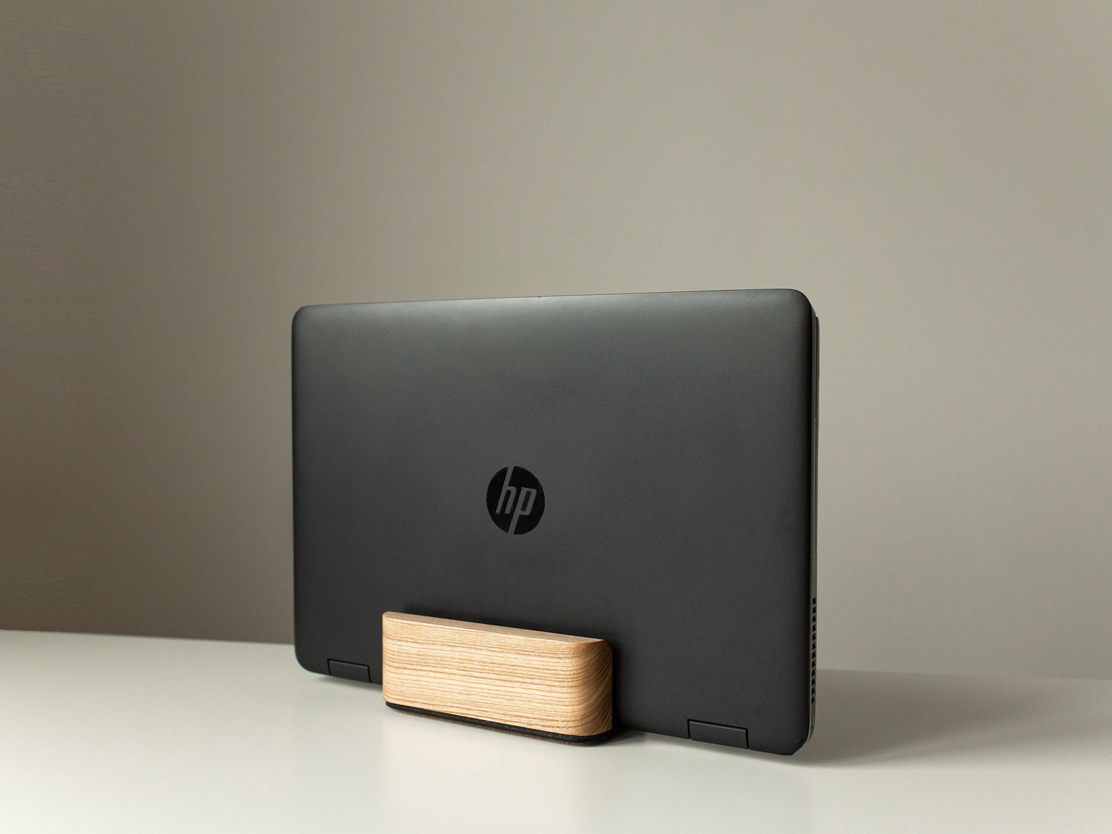 Vertical Laptop Stand Wooden Holder for Tablet and Laptop Desk ...