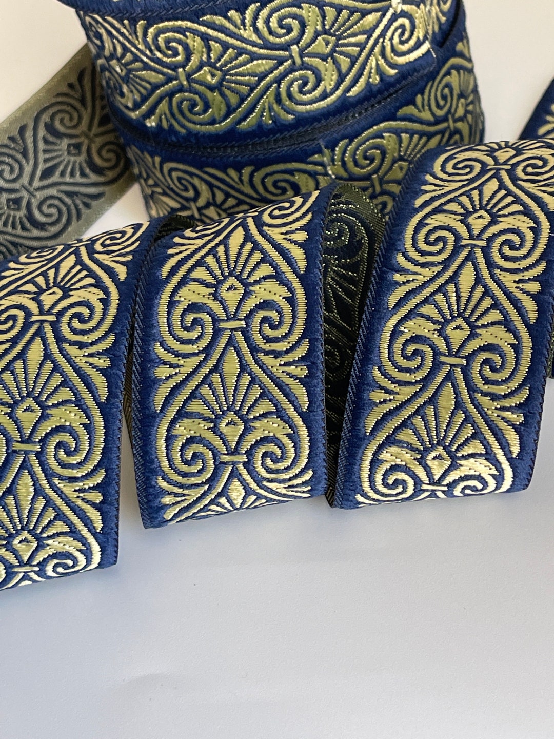 Medieval Braid 35 Mm Oriental Heart Embroidered Ribbon Jacquard ...