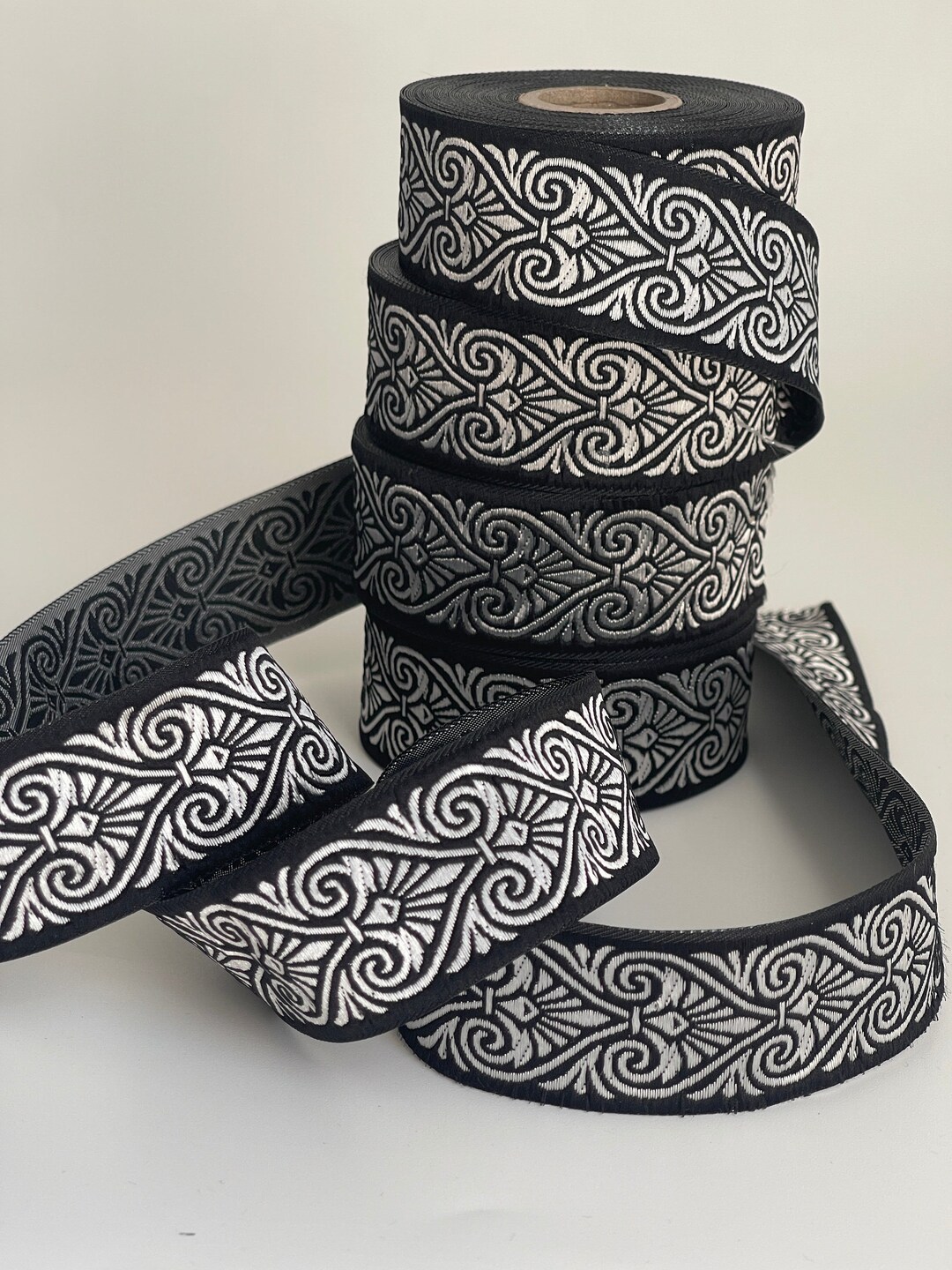 Medieval Braid 35 Mm Oriental Heart Embroidered Jacquard Ribbon ...