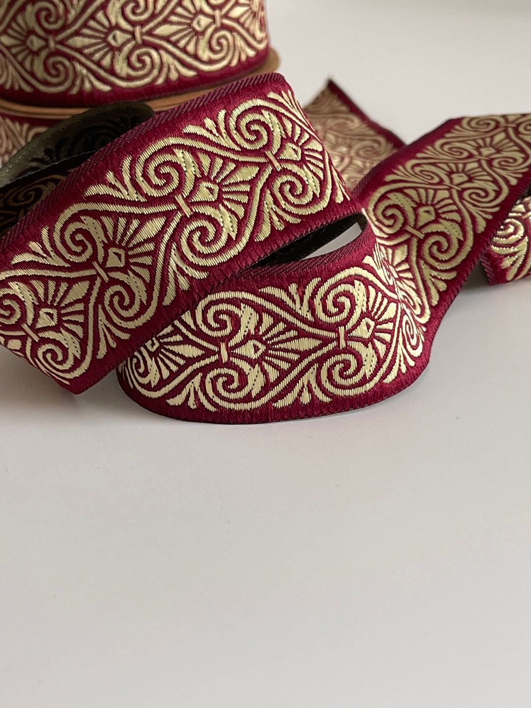 Medieval Braid 35 Mm Oriental Heart Jacquard Embroidered Ribbon ...