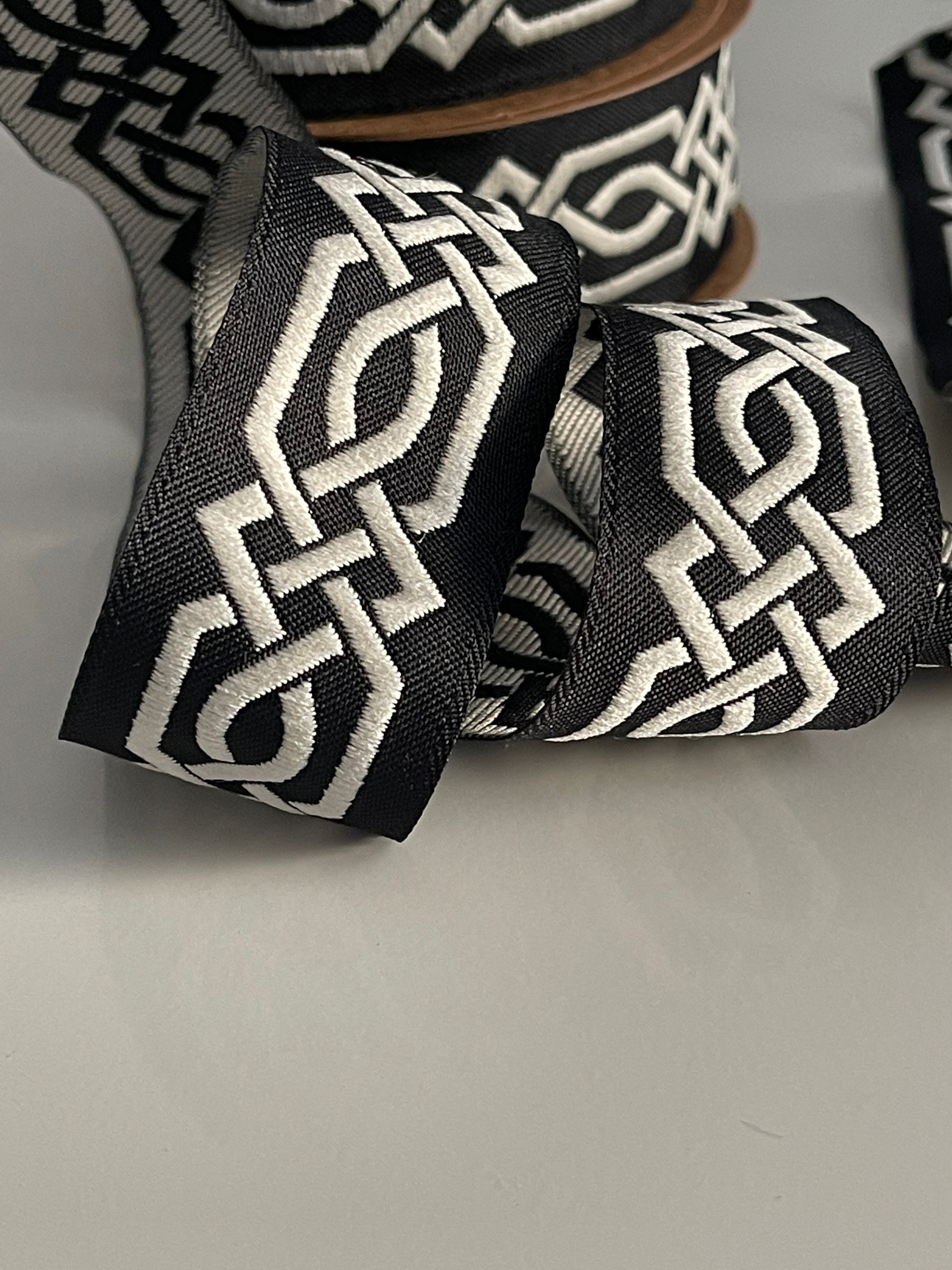 Medieval Ribbon Celtic Braid Pattern Black and Gray Medieval Braid 35 ...