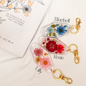 Pressed Flower Retro Motel Keychain | Custom Keychain | Pressed Flower ...