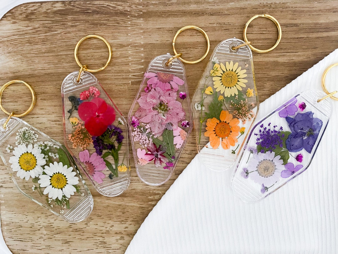 Pressed Flower Retro Motel Keychain | Custom Keychain | Pressed Flower ...