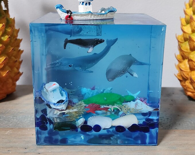Ocean Resin Whale Cube With a Boat, Turtle, Lobster, 4 Whales, a ...