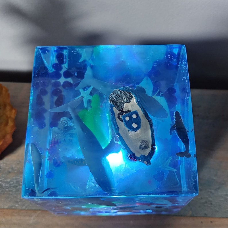 Ocean Resin Whale Cube With a Boat, Turtle, Lobster, 4 Whales, a ...