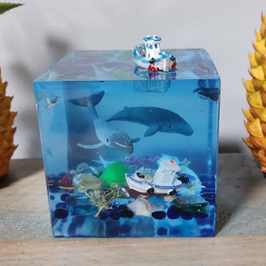 Ocean Resin Whale Cube With a Boat, Turtle, Lobster, 4 Whales, a ...