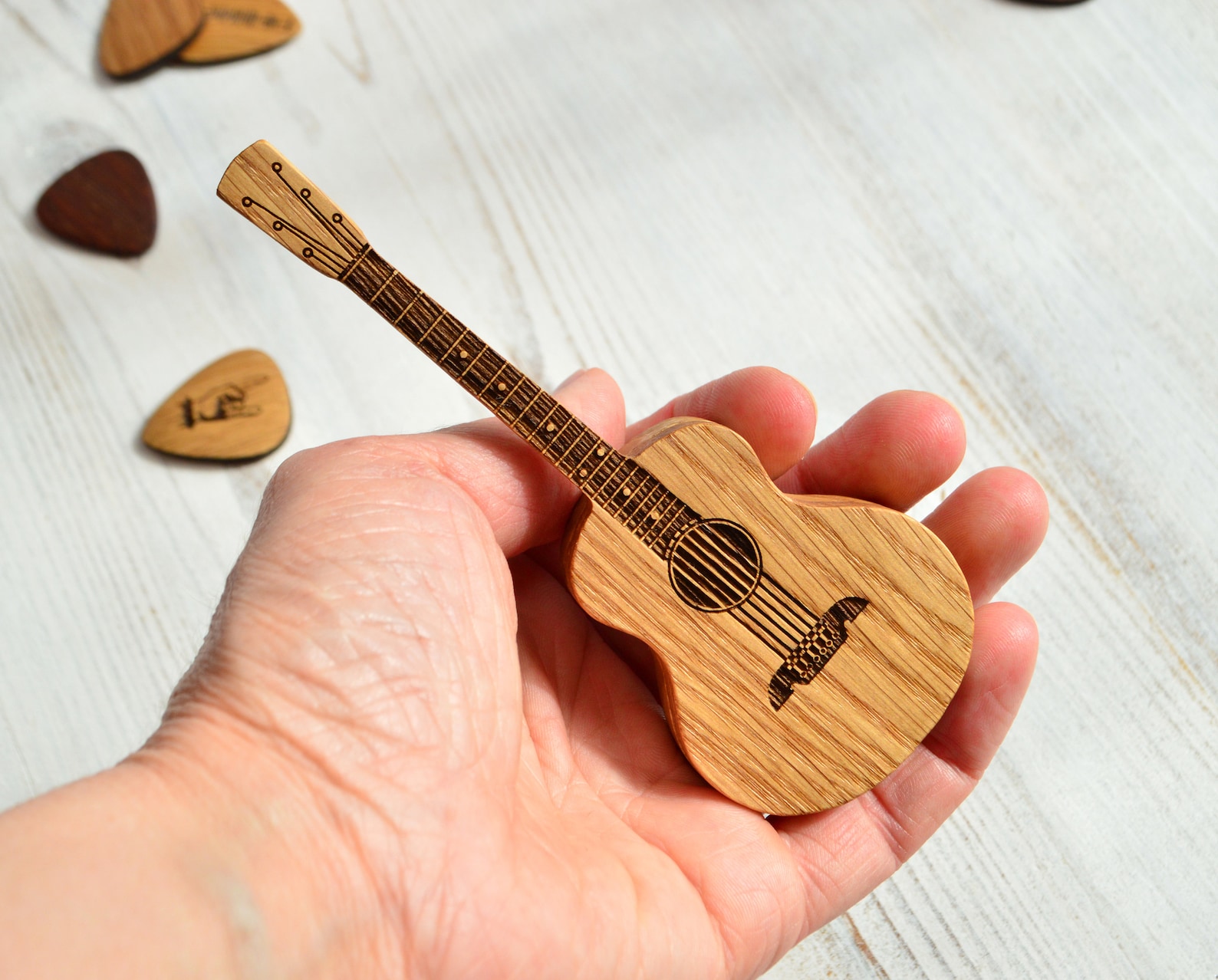 Guitar Pick Holder, Wooden Oak Gifts for Guitar Player, Acoustic Guitar ...