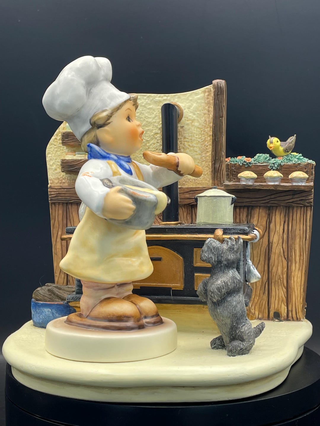 Hummel in the Kitchen 2038 With Kozy Kitchen Hummelscape 1009-D - Etsy