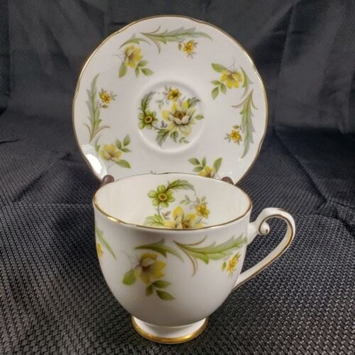 Vintage Royal Grafton Fine Bone China Evesham Floral Pattern Teacup ...