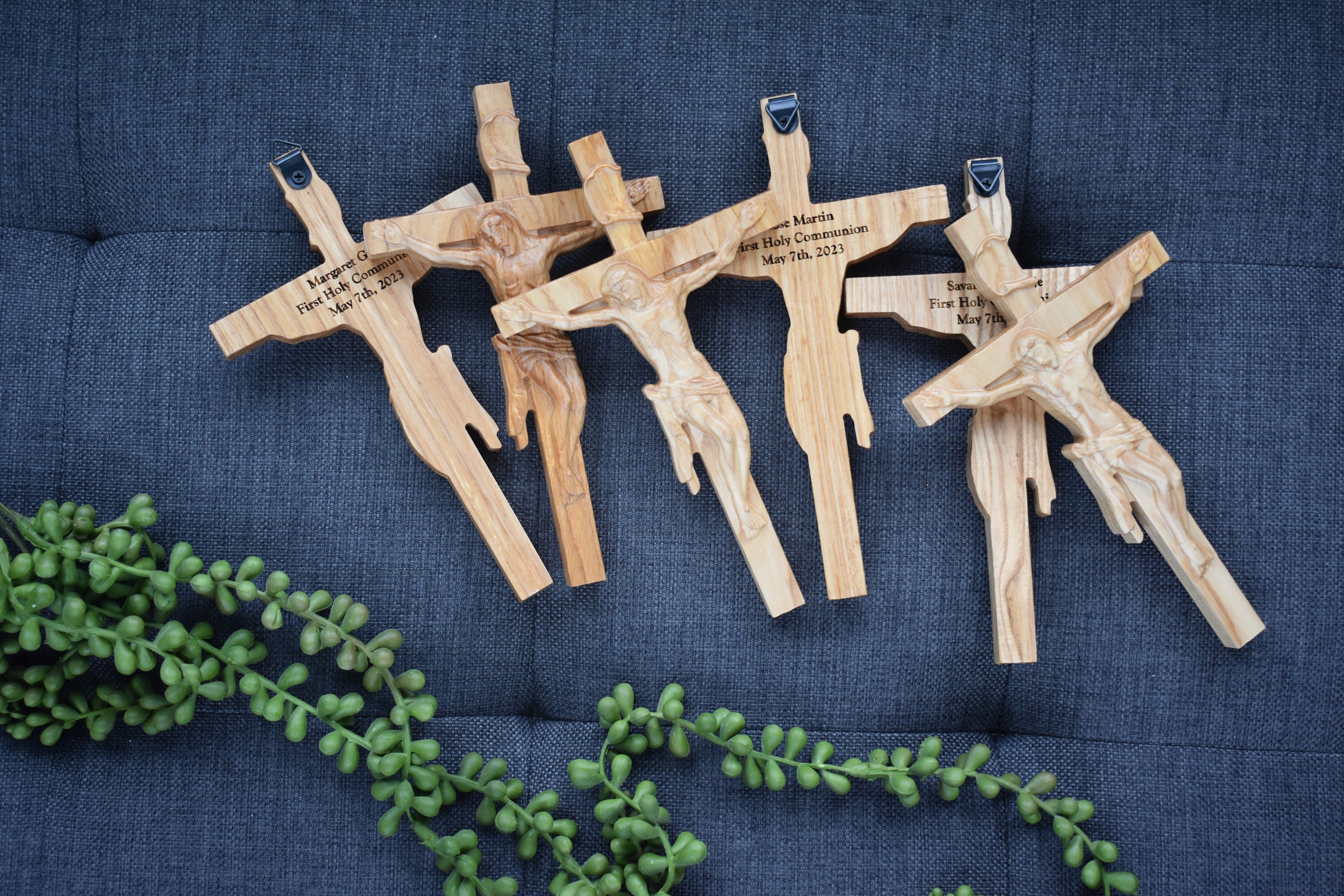 Wood Carved Crucifix. 7x4 Jesus on the Cross. Catholic Cross. - Etsy