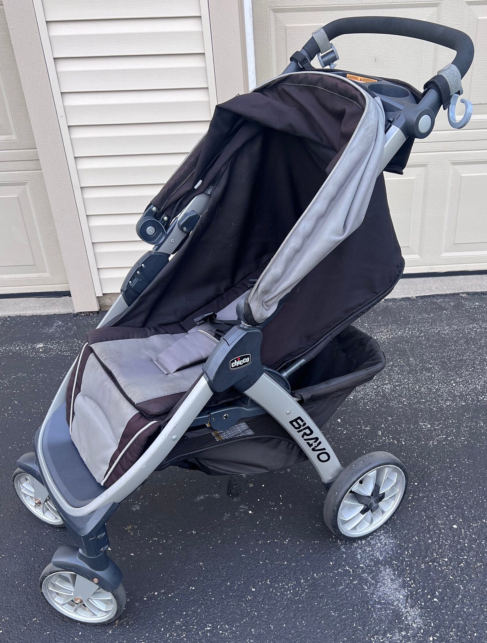 Chicco Bravo Stroller Wheel Cap With Apple AirTag Pocket - Etsy