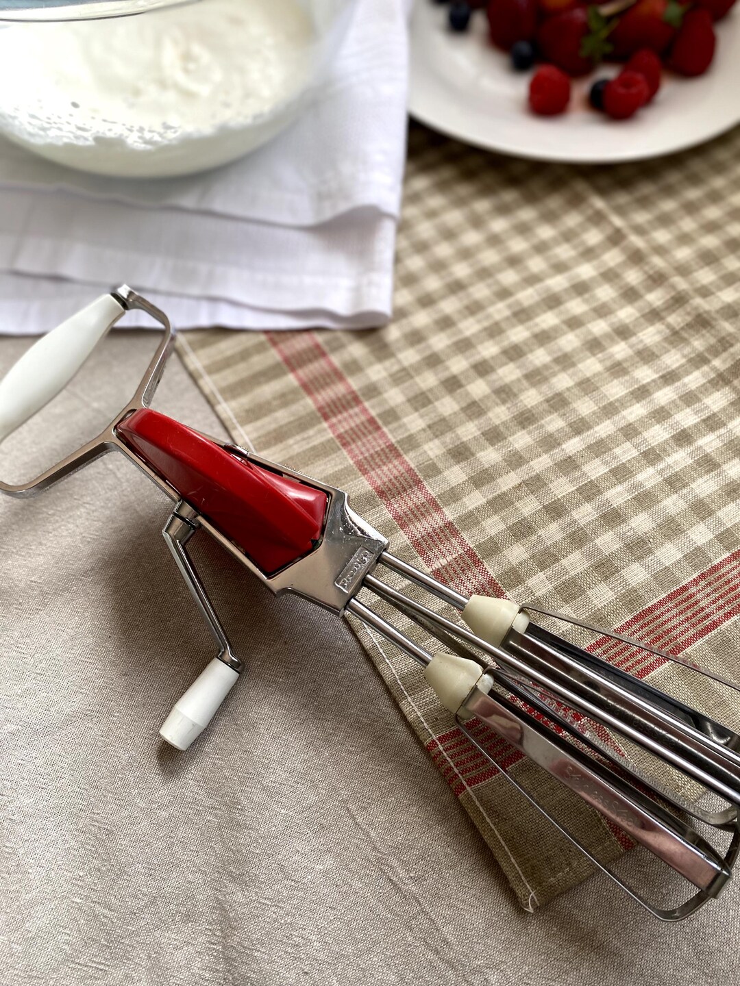 Vintage 1960s Red and White Hand Mixer Whisk | Retro Kitchen Decor - Etsy