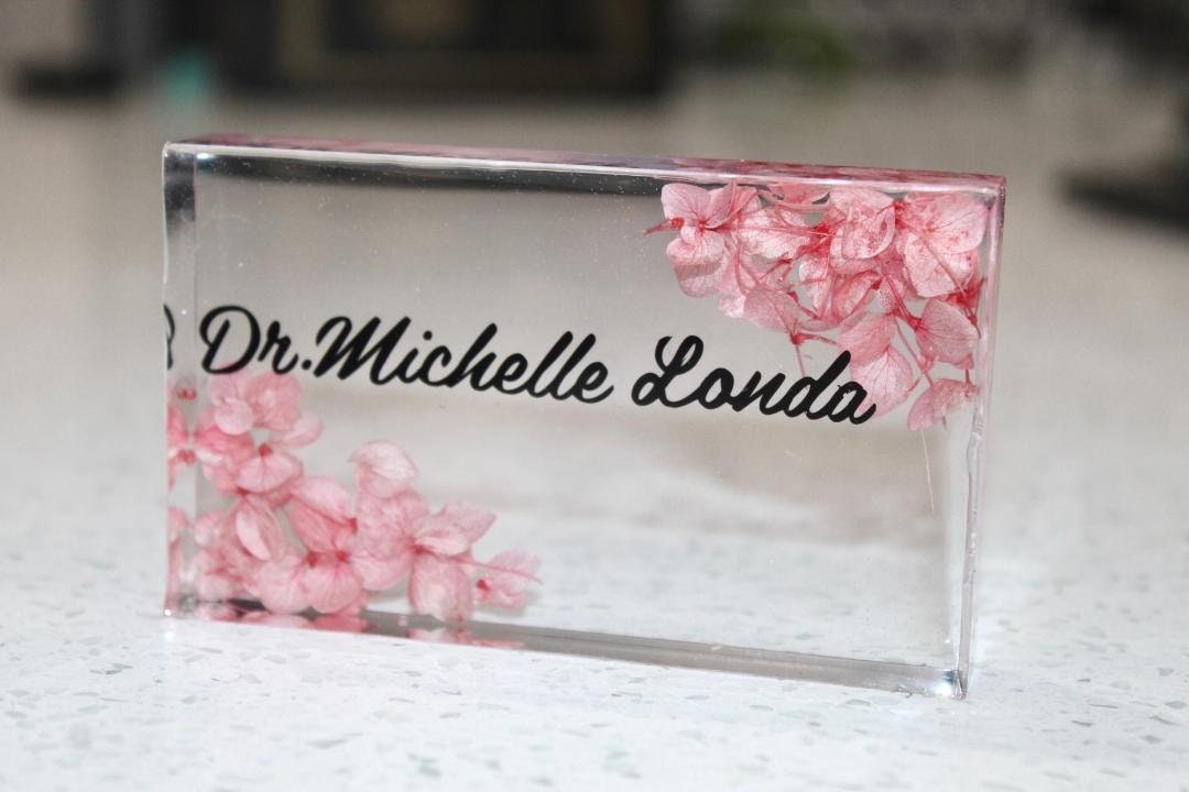 Personalized Pressed Flower Resin Name Plate: Handmade Desk Decor - Etsy
