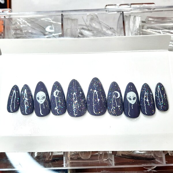 Alien Nails - Etsy