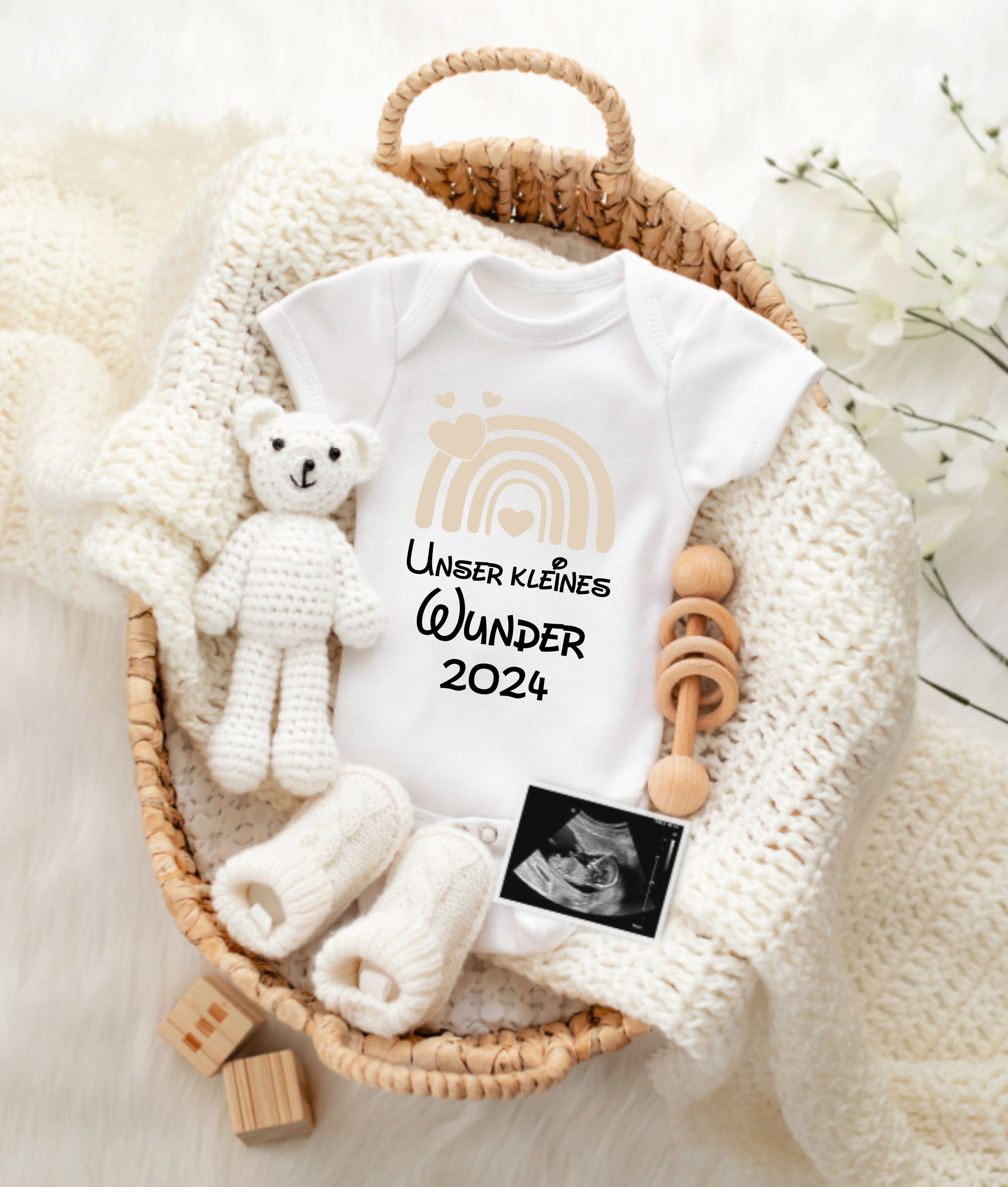 Unser kleines Wunder 2024 Liebe im Bauch Schwangerschaft Babystrampler ...