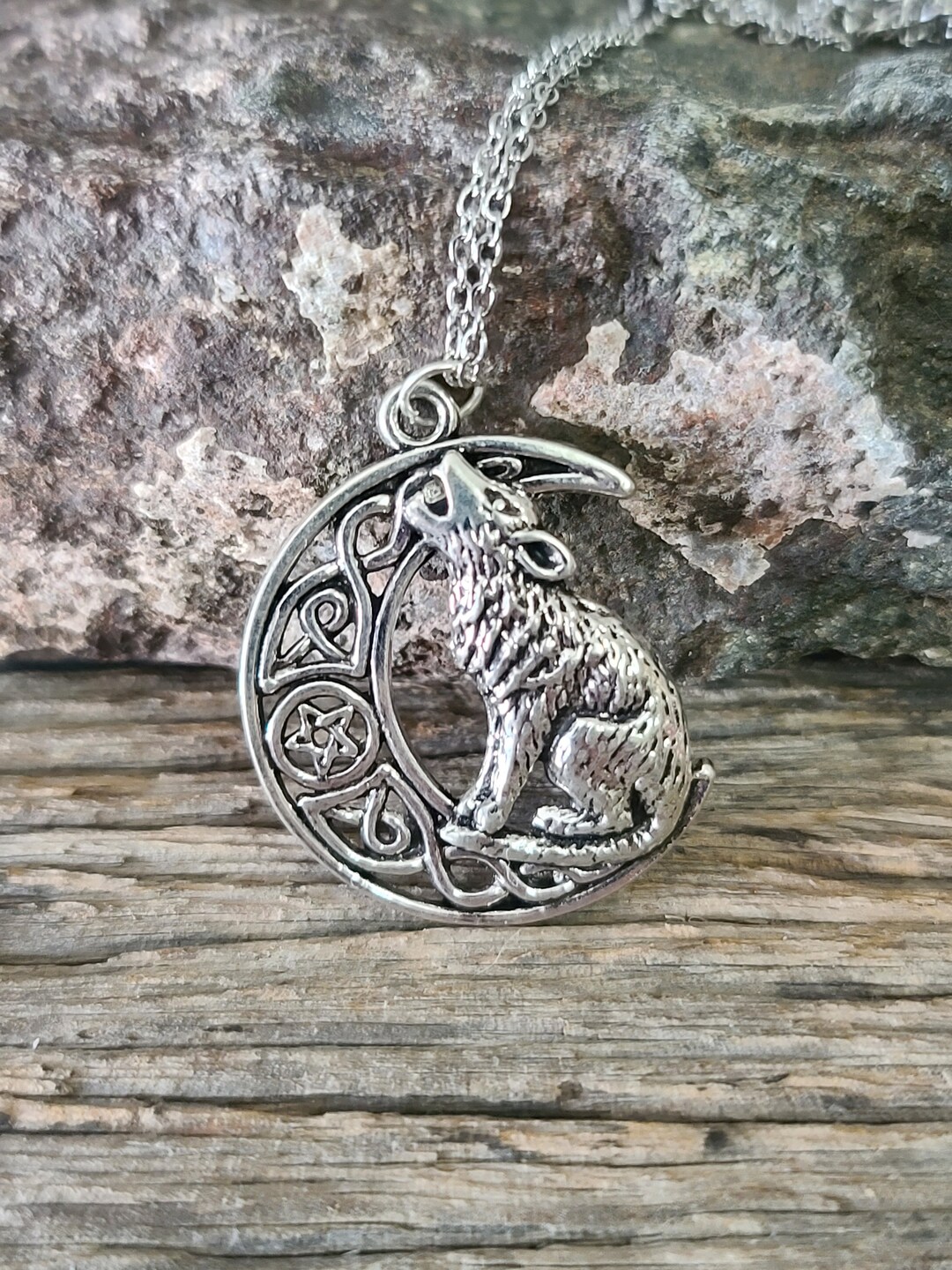 Spiritual Healing Wolf Howling at the Moon Pendant Necklace, Pentigram ...
