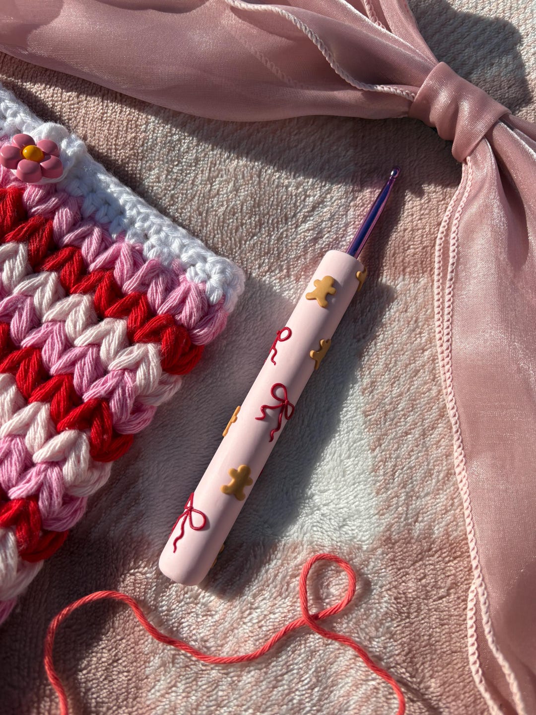 Gingerbread Man & Bows Crochet Hook | Cute Handmade Custom Polymer Clay ...