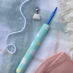 MADE TO ORDER Mint Green Cloud and Stars Crochet Hook | Cute Polymer ...