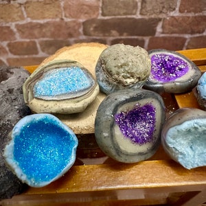 Multi-scale 1:12 Geode Rock and Crystal Mineral Specimen Dollhouse ...