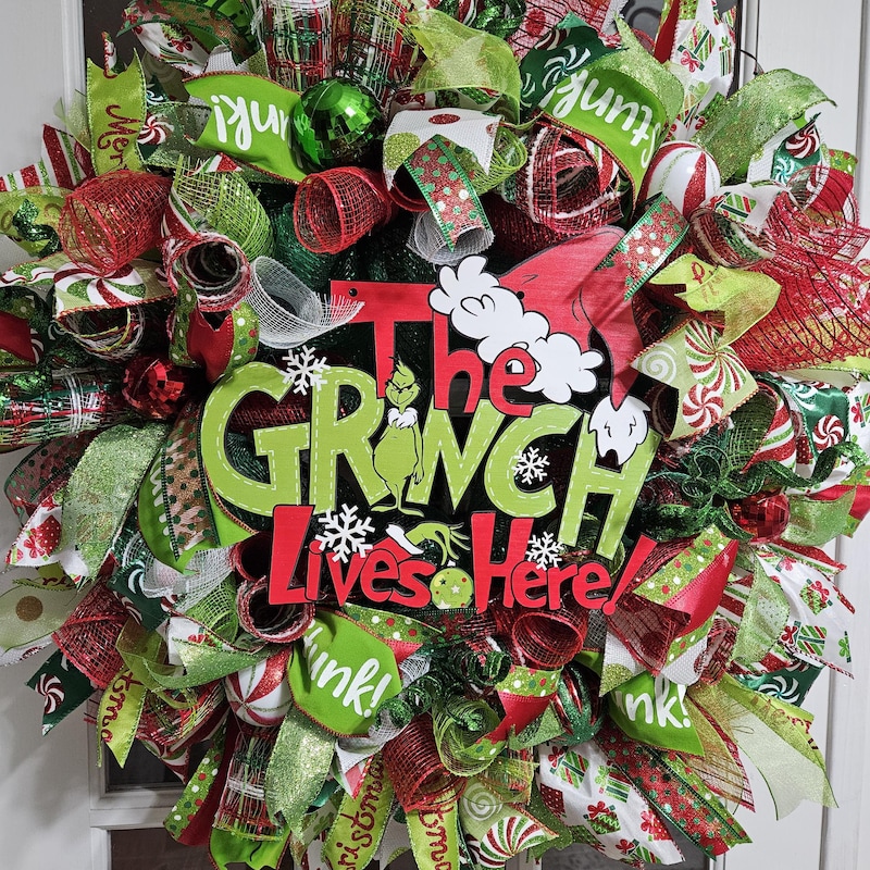 Grinch Characters in Wreath - Etsy