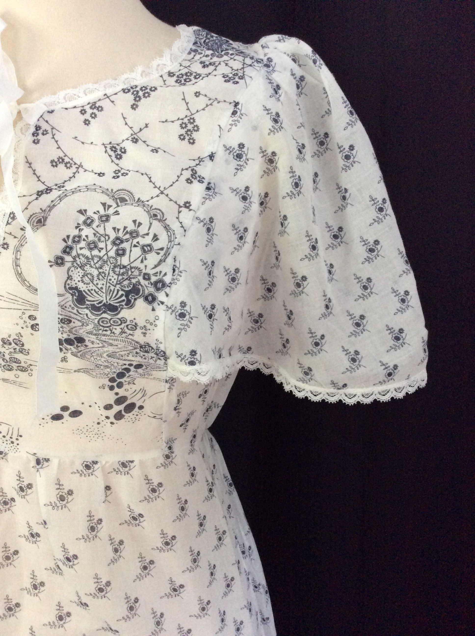 1970s VINTAGE BOHEMIAN COTTAGECORE Gunne Sax Style Sheer Flutter ...