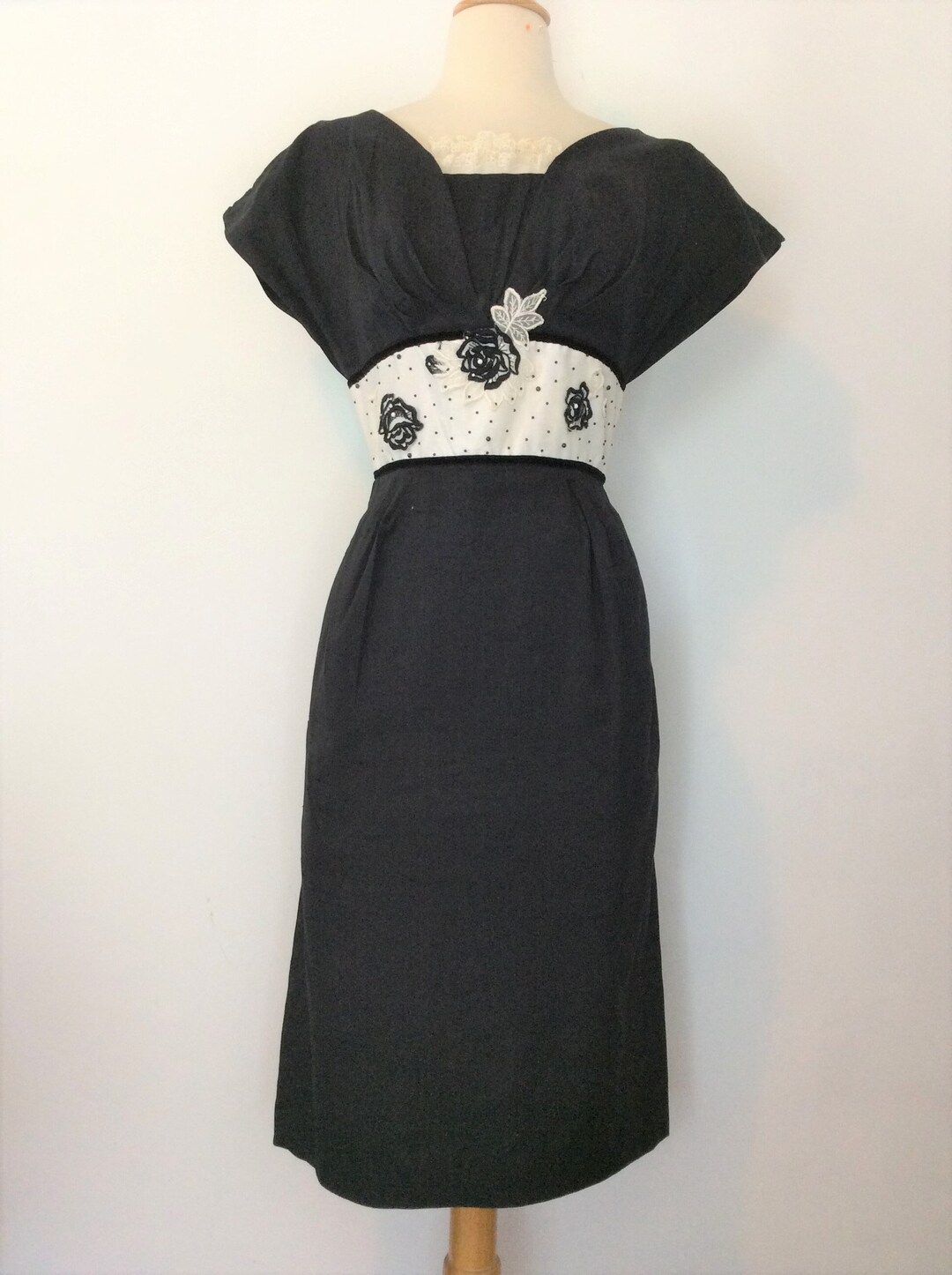 1950s VINTAGE Designer Monochrome WIGGLE Hourglass BOMBSHELL Pin up ...