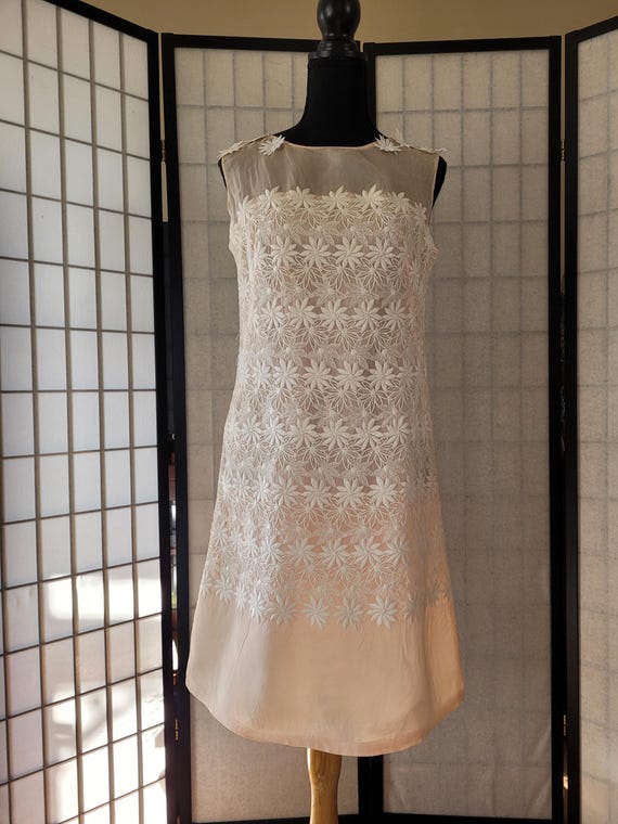 1960s Mod Vintage All Over EMBROIDERED DAISY Sheer Or… - Gem